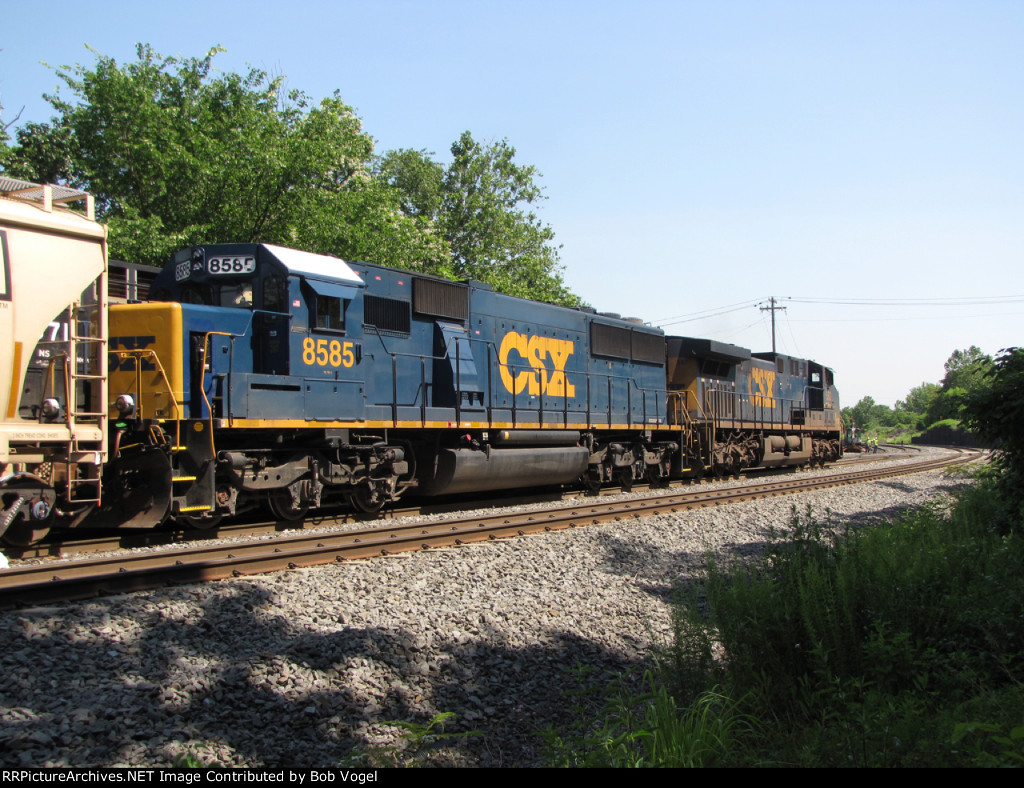 CSX 8585 and 582